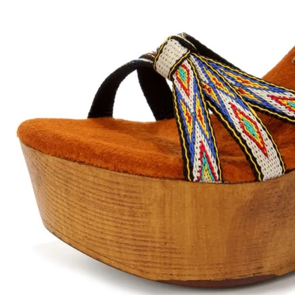 Sbicca | Shoes | Sbicca Mojo White Geometric Strappy Platform Wedge ...